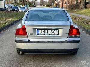 Grey Volvo S60 2004 in Klaipeda, with an engine capacity of 2.40 L and mileage of 400 thousand km for 850 €, photo 6 on AUTOMOTO.COM.LV