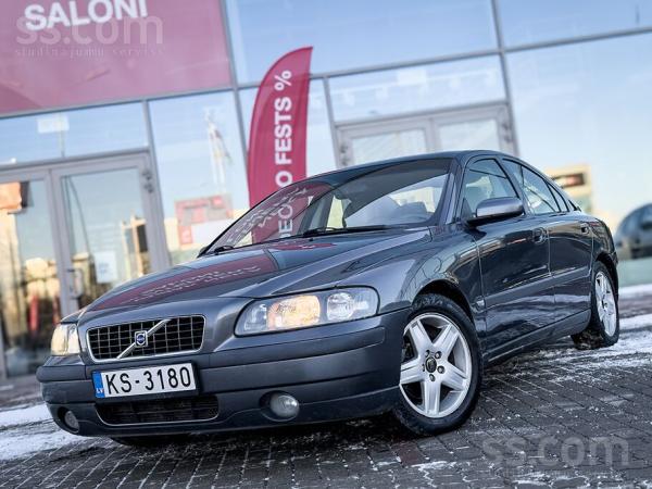Grey Volvo S60 2004 in Riga, with an engine capacity of 2.40 L and mileage of 270 thousand km for 1790 €, photo 1 on AUTOMOTO.COM.LV