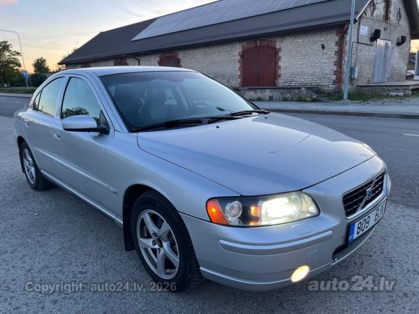Grey Volvo S60 2004 in Paide, with an engine capacity of 2.40 L and mileage of 225 thousand km for 3499 €, photo 1 on AUTOMOTO.COM.LV
