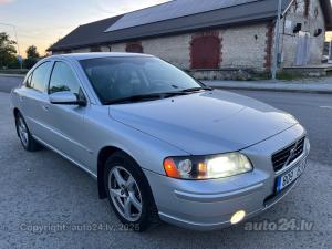 Pelēks Volvo S60 2004 Paide, ar dzinēja tilpumu 2.40 L un nobraukumu 225 tūkst. km par 3499 €, foto  vietnē AUTOMOTO.COM.LV