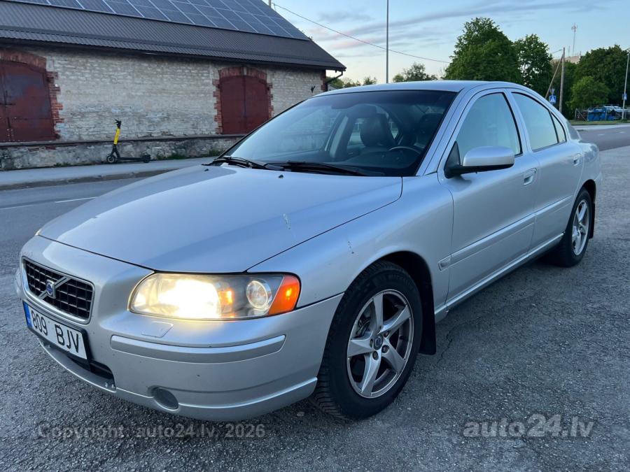 Pelēks Volvo S60 2004 Paide, ar dzinēja tilpumu 2.40 L un nobraukumu 225 tūkst. km par 3499 €, foto 5 vietnē AUTOMOTO.COM.LV
