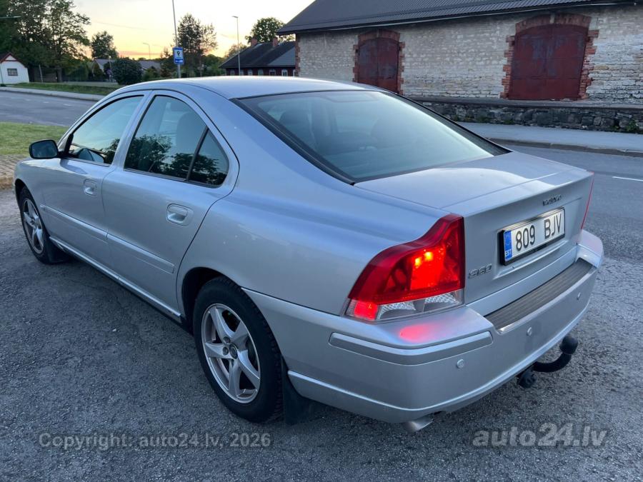 Pelēks Volvo S60 2004 Paide, ar dzinēja tilpumu 2.40 L un nobraukumu 225 tūkst. km par 3499 €, foto 6 vietnē AUTOMOTO.COM.LV