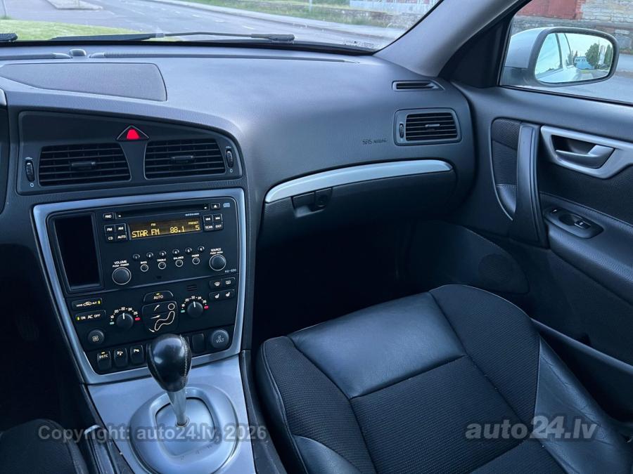 Pelēks Volvo S60 2004 Paide, ar dzinēja tilpumu 2.40 L un nobraukumu 225 tūkst. km par 3499 €, foto 11 vietnē AUTOMOTO.COM.LV
