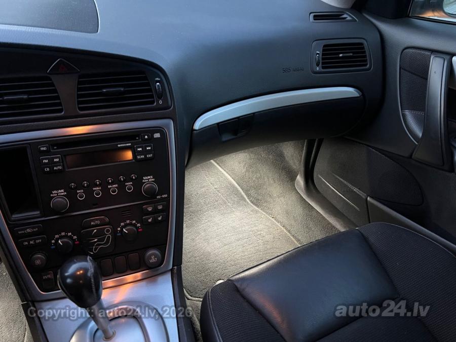 Pelēks Volvo S60 2004 Paide, ar dzinēja tilpumu 2.40 L un nobraukumu 225 tūkst. km par 3499 €, foto 15 vietnē AUTOMOTO.COM.LV