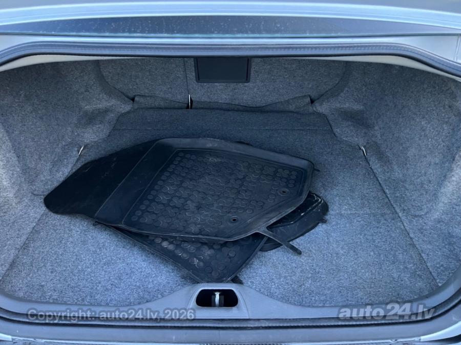 Pelēks Volvo S60 2004 Paide, ar dzinēja tilpumu 2.40 L un nobraukumu 225 tūkst. km par 3499 €, foto 16 vietnē AUTOMOTO.COM.LV