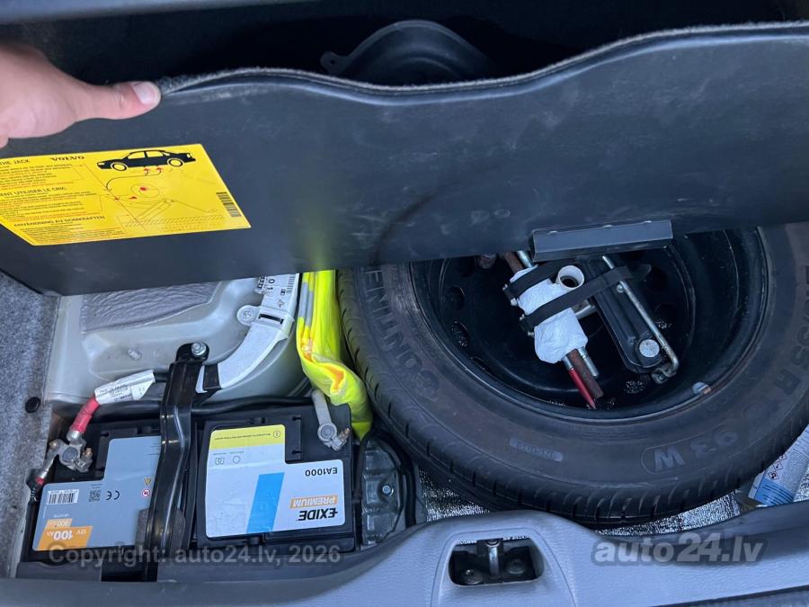Pelēks Volvo S60 2004 Paide, ar dzinēja tilpumu 2.40 L un nobraukumu 225 tūkst. km par 3499 €, foto 17 vietnē AUTOMOTO.COM.LV