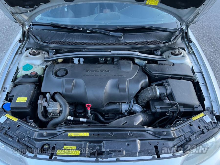 Pelēks Volvo S60 2004 Paide, ar dzinēja tilpumu 2.40 L un nobraukumu 225 tūkst. km par 3499 €, foto 21 vietnē AUTOMOTO.COM.LV