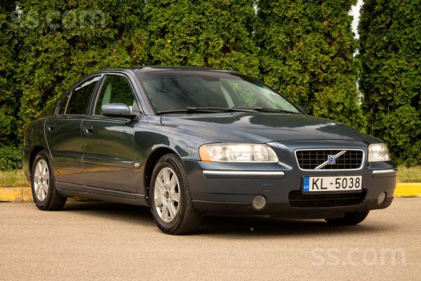 Grey Volvo S60 2004 in Jelgava, with an engine capacity of 2.40 L and mileage of 412 thousand km for 1790 €, photo 1 on AUTOMOTO.COM.LV