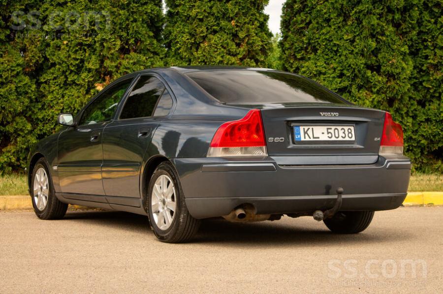 Grey Volvo S60 2004 in Jelgava, with an engine capacity of 2.40 L and mileage of 412 thousand km for 1790 €, photo 5 on AUTOMOTO.COM.LV