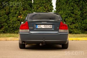 Grey Volvo S60 2004 in Jelgava, with an engine capacity of 2.40 L and mileage of 412 thousand km for 1790 €, photo 6 on AUTOMOTO.COM.LV