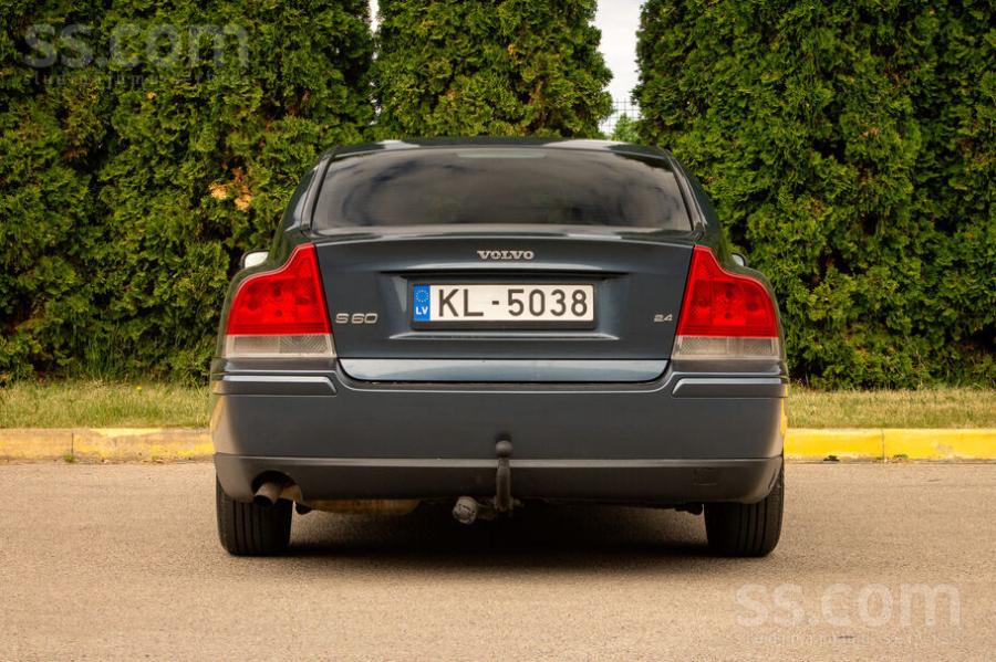 Grey Volvo S60 2004 in Jelgava, with an engine capacity of 2.40 L and mileage of 412 thousand km for 1790 €, photo 6 on AUTOMOTO.COM.LV
