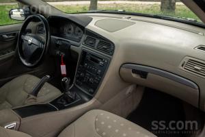 Grey Volvo S60 2004 in Jelgava, with an engine capacity of 2.40 L and mileage of 412 thousand km for 1790 €, photo 9 on AUTOMOTO.COM.LV
