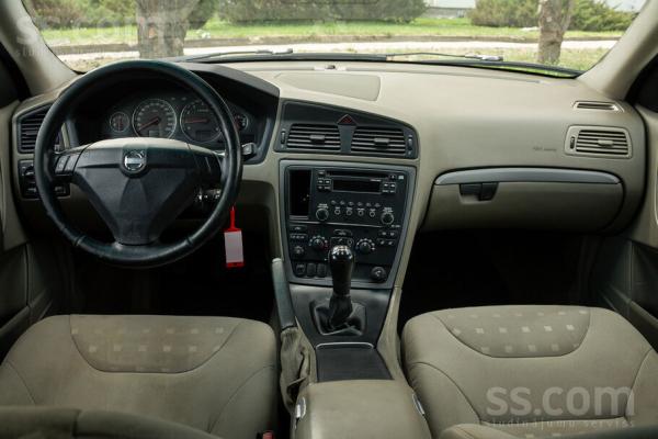Grey Volvo S60 2004 in Jelgava, with an engine capacity of 2.40 L and mileage of 412 thousand km for 1790 €, photo 10 on AUTOMOTO.COM.LV