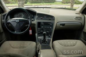 Grey Volvo S60 2004 in Jelgava, with an engine capacity of 2.40 L and mileage of 412 thousand km for 1790 €, photo 11 on AUTOMOTO.COM.LV