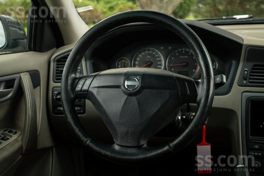 Grey Volvo S60 2004 in Jelgava, with an engine capacity of 2.40 L and mileage of 412 thousand km for 1790 €, photo 12 on AUTOMOTO.COM.LV