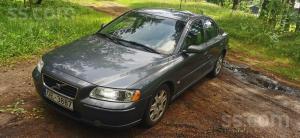 Pelēks Volvo S60 2004 Rīga, ar dzinēja tilpumu 2.40 L un nobraukumu 389 tūkst. km par 1700 €, foto  vietnē AUTOMOTO.COM.LV