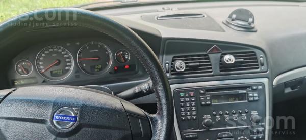 Grey Volvo S60 2004 in Riga, with an engine capacity of 2.40 L and mileage of 389 thousand km for 1400 €, photo 3 on AUTOMOTO.COM.LV