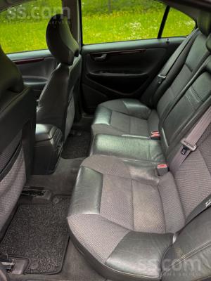 Grey Volvo S60 2004 in Madona, with an engine capacity of 2.40 L and mileage of 389 thousand km for 2250 €, photo 7 on AUTOMOTO.COM.LV