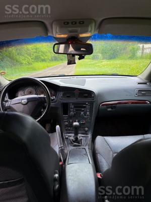 Grey Volvo S60 2004 in Madona, with an engine capacity of 2.40 L and mileage of 389 thousand km for 2250 €, photo 8 on AUTOMOTO.COM.LV