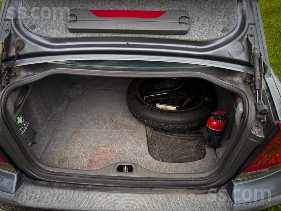 Grey Volvo S60 2004 in Madona, with an engine capacity of 2.40 L and mileage of 389 thousand km for 2250 €, photo 9 on AUTOMOTO.COM.LV