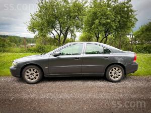 Grey Volvo S60 2004 in Madona, with an engine capacity of 2.40 L and mileage of 389 thousand km for 2250 €, photo  on AUTOMOTO.COM.LV