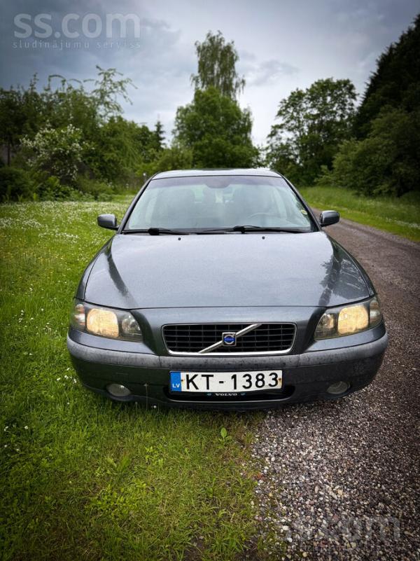 Pelēks Volvo S60 2004 Madona, ar dzinēja tilpumu 2.40 L un nobraukumu 389 tūkst. km par 2250 €, foto 9 vietnē AUTOMOTO.COM.LV