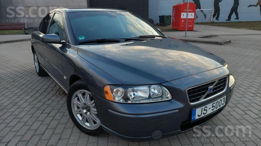 Pelēks Volvo S60 2004 Rīga, ar dzinēja tilpumu 2.40 L un nobraukumu 334 tūkst. km par 2990 €, foto 1 vietnē AUTOMOTO.COM.LV