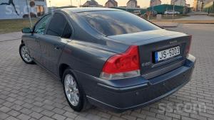 Pelēks Volvo S60 2004 Rīga, ar dzinēja tilpumu 2.40 L un nobraukumu 334 tūkst. km par 2990 €, foto 7 vietnē AUTOMOTO.COM.LV