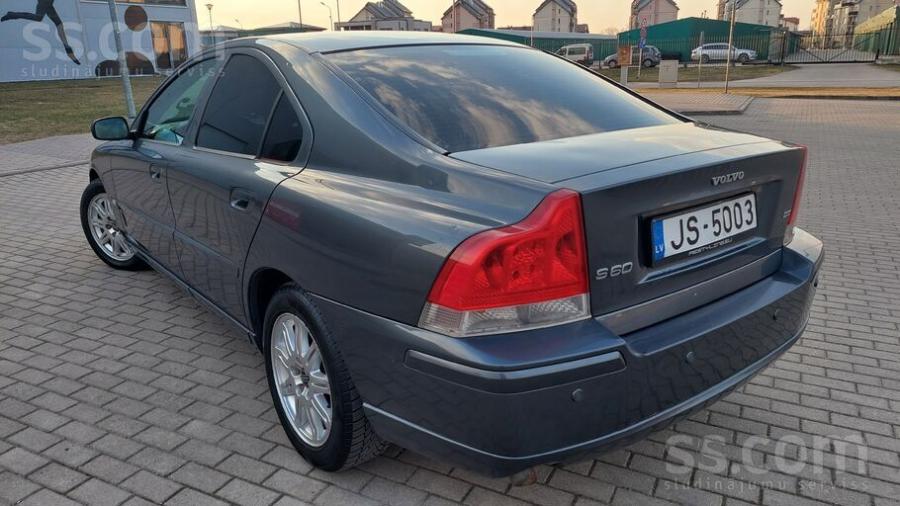 Pelēks Volvo S60 2004 Rīga, ar dzinēja tilpumu 2.40 L un nobraukumu 334 tūkst. km par 2990 €, foto 7 vietnē AUTOMOTO.COM.LV