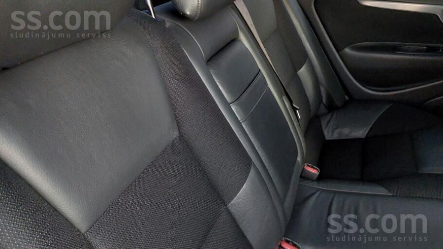 Pelēks Volvo S60 2004 Rīga, ar dzinēja tilpumu 2.40 L un nobraukumu 334 tūkst. km par 2990 €, foto 9 vietnē AUTOMOTO.COM.LV