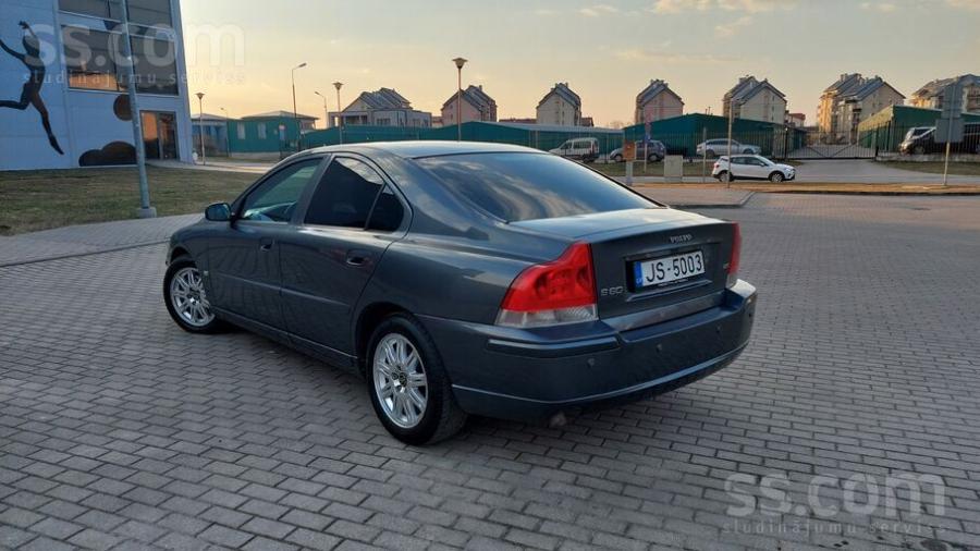 Pelēks Volvo S60 2004 Rīga, ar dzinēja tilpumu 2.40 L un nobraukumu 334 tūkst. km par 2990 €, foto 23 vietnē AUTOMOTO.COM.LV