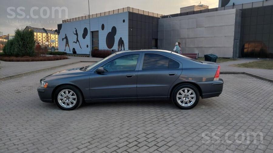 Pelēks Volvo S60 2004 Rīga, ar dzinēja tilpumu 2.40 L un nobraukumu 334 tūkst. km par 2990 €, foto 27 vietnē AUTOMOTO.COM.LV