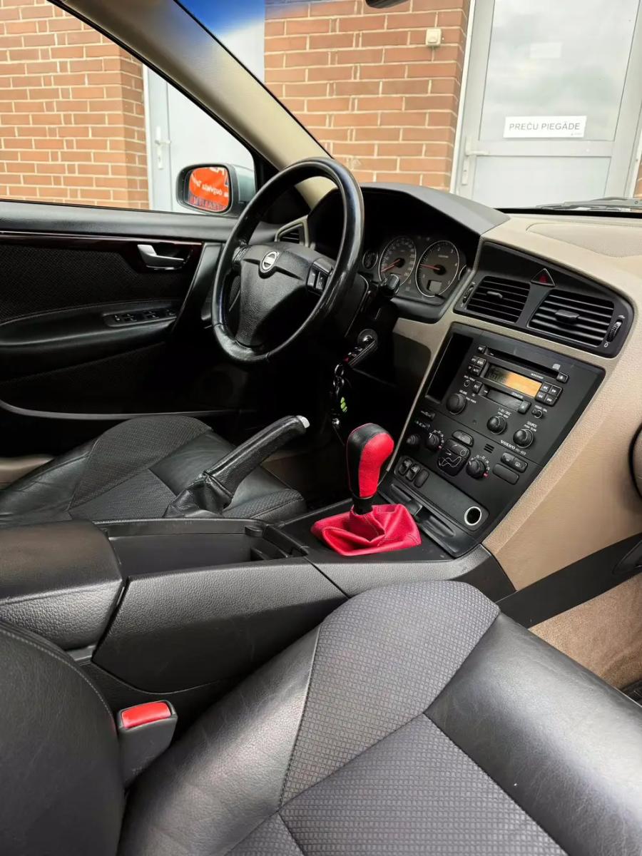 Серый Вольво С60 2004 в Елгава, объемом двигателя 2.40 л и пробегом 381 тыс. км за 600 €, фото 7 на AUTOMOTO.COM.LV