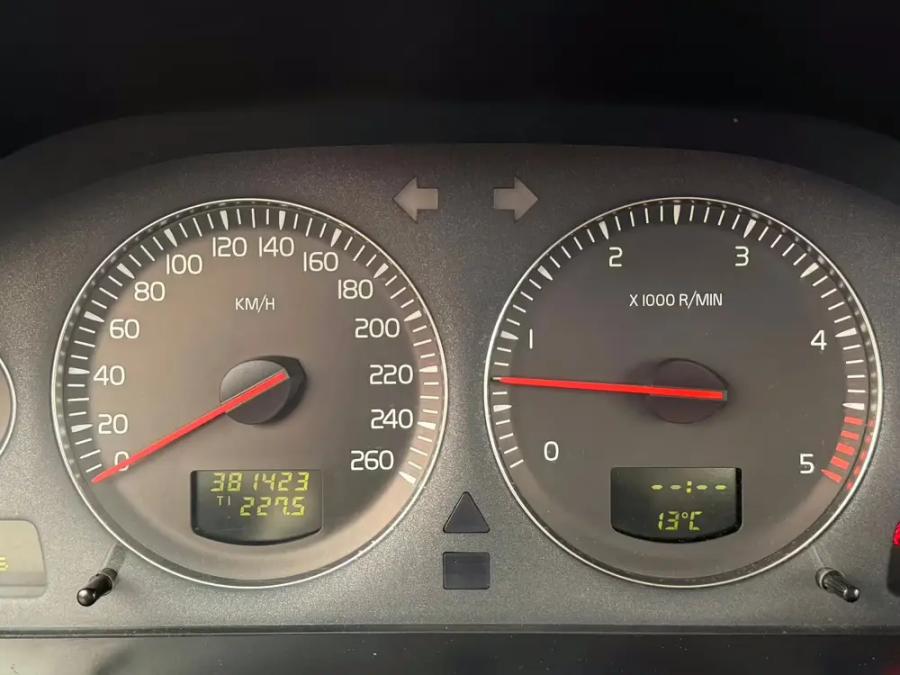 Серый Вольво С60 2004 в Елгава, объемом двигателя 2.40 л и пробегом 381 тыс. км за 600 €, фото 9 на AUTOMOTO.COM.LV