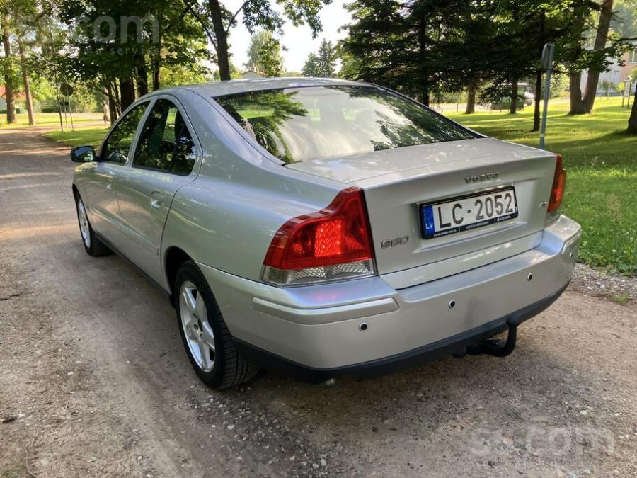 Серый Вольво С60 2004 в Елгава, объемом двигателя 2.40 л и пробегом 352 тыс. км за 1950 €, фото 10 на AUTOMOTO.COM.LV