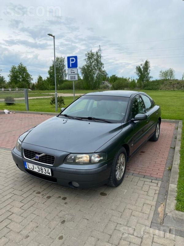 Серый Вольво С60 2004 в Добеле, объемом двигателя 2.40 л и пробегом 432 тыс. км за 600 €, фото 1 на AUTOMOTO.COM.LV