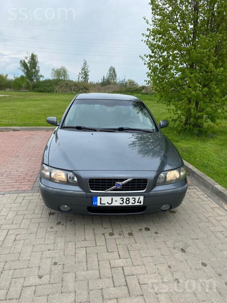Pelēks Volvo S60 2004 Dobele, ar dzinēja tilpumu 2.40 L un nobraukumu 432 tūkst. km par 600 €, foto 3 vietnē AUTOMOTO.COM.LV