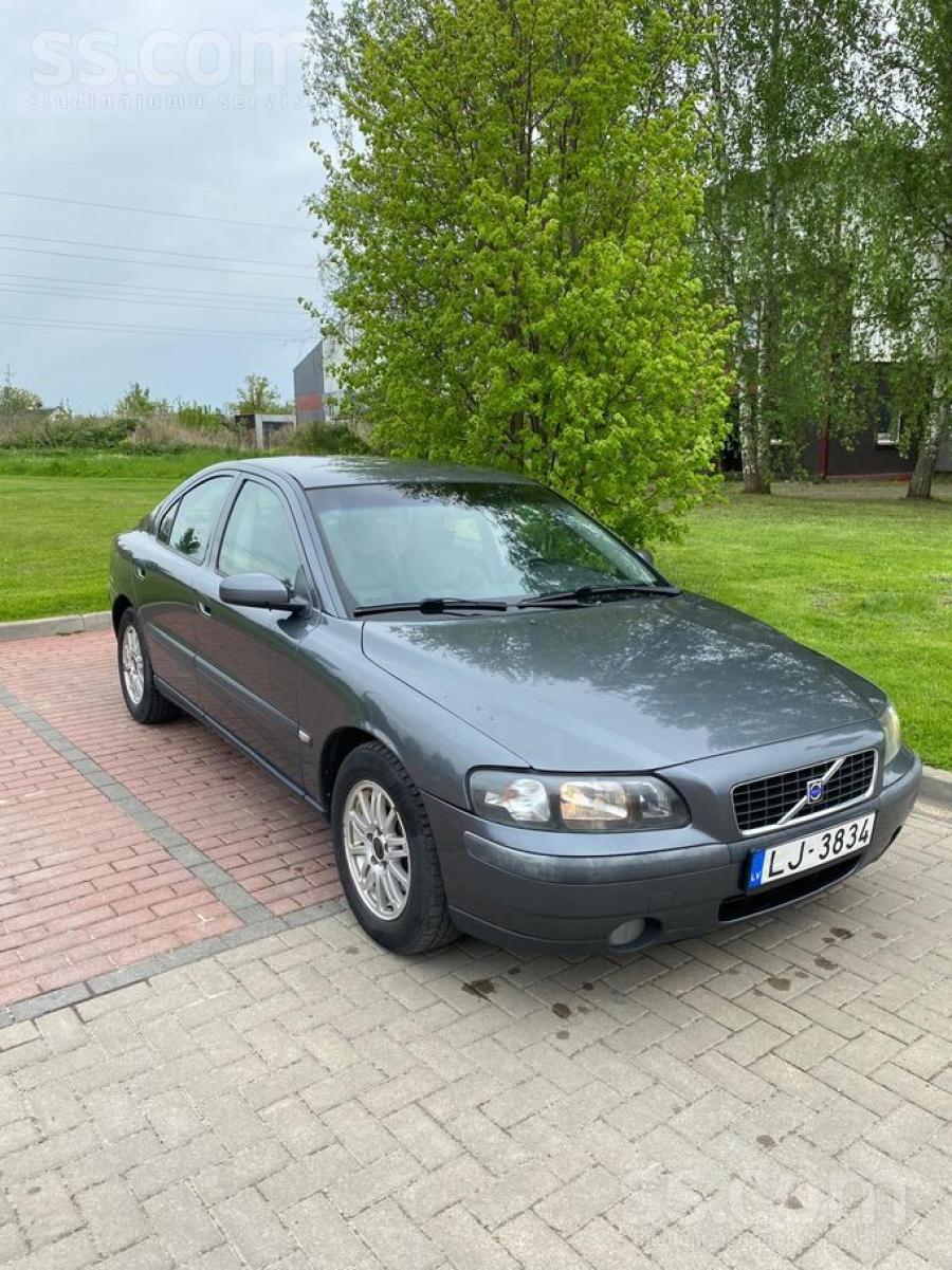 Pelēks Volvo S60 2004 Dobele, ar dzinēja tilpumu 2.40 L un nobraukumu 432 tūkst. km par 600 €, foto 4 vietnē AUTOMOTO.COM.LV