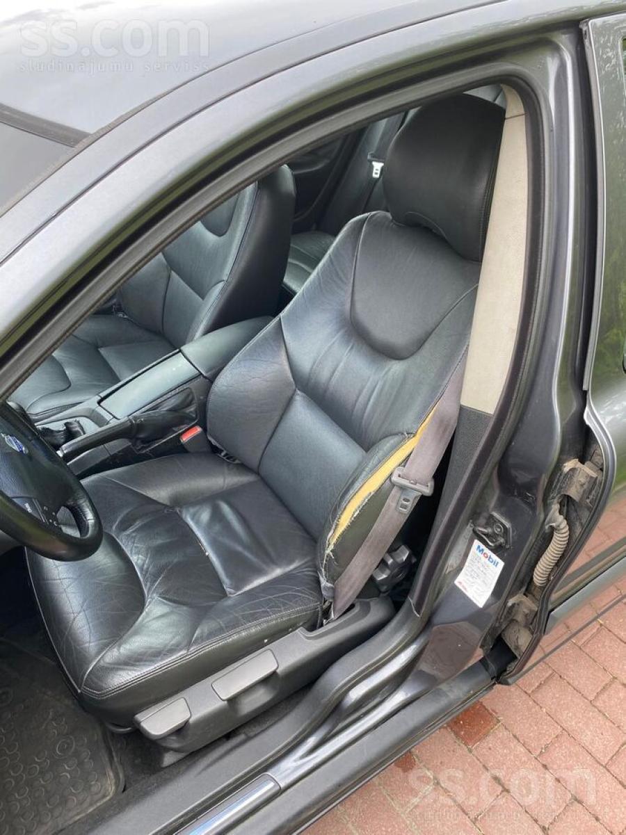 Pelēks Volvo S60 2004 Dobele, ar dzinēja tilpumu 2.40 L un nobraukumu 432 tūkst. km par 600 €, foto 8 vietnē AUTOMOTO.COM.LV