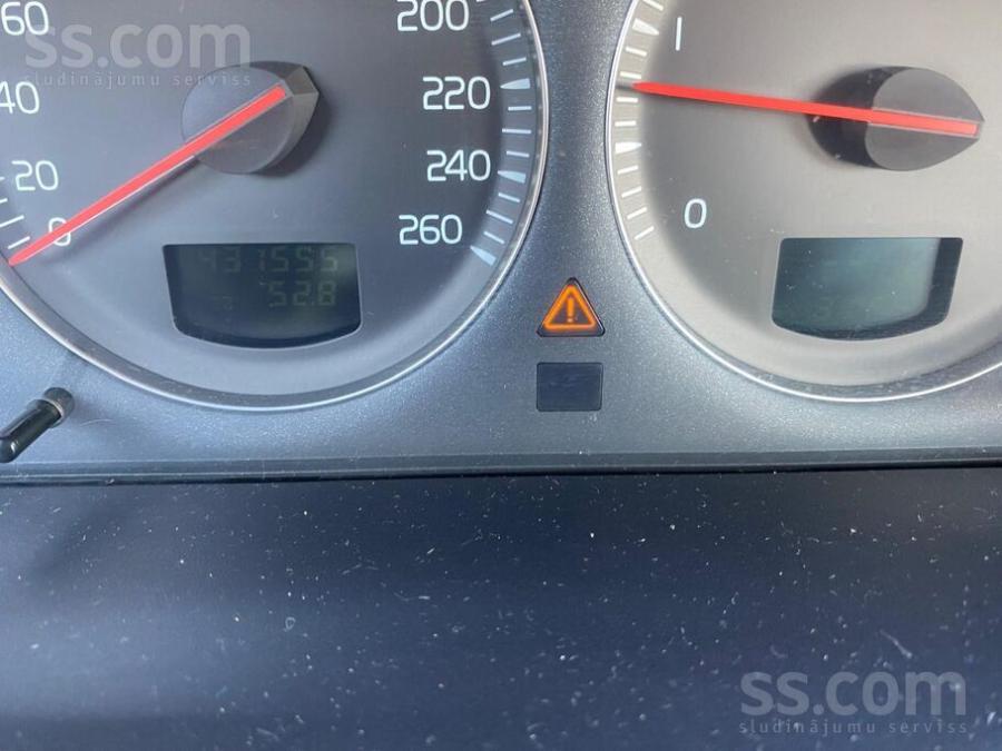 Pelēks Volvo S60 2004 Dobele, ar dzinēja tilpumu 2.40 L un nobraukumu 432 tūkst. km par 600 €, foto 12 vietnē AUTOMOTO.COM.LV