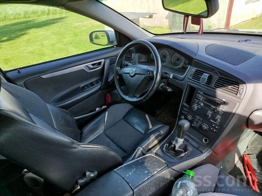 Pelēks Volvo S60 2004 Madona, ar dzinēja tilpumu 2.40 L un nobraukumu 480 tūkst. km par 500 €, foto 4 vietnē AUTOMOTO.COM.LV