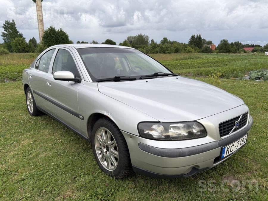 Серый Вольво С60 2004 в Вентспилс, объемом двигателя 2.40 л и пробегом 416 тыс. км за 1350 €, фото 3 на AUTOMOTO.COM.LV