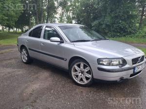 Pelēks Volvo S60 2004 Daugavpils, ar dzinēja tilpumu 2.40 L un nobraukumu 283 tūkst. km par 1650 €, foto  vietnē AUTOMOTO.COM.LV