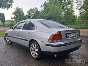 Серый Вольво С60 2004 в Даугавпилс, объемом двигателя 2.40 л и пробегом 283 тыс. км за 1650 €, фото 4 на AUTOMOTO.COM.LV