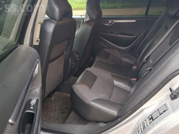 Grey Volvo S60 2004 in Daugavpils, with an engine capacity of 2.40 L and mileage of 283 thousand km for 1650 €, photo 6 on AUTOMOTO.COM.LV