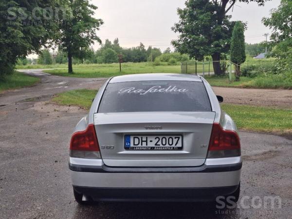 Grey Volvo S60 2004 in Daugavpils, with an engine capacity of 2.40 L and mileage of 283 thousand km for 1650 €, photo 8 on AUTOMOTO.COM.LV