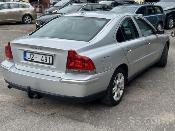 Серый Вольво С60 2004 в Рига, объемом двигателя 2.40 л и пробегом 346 тыс. км за 1750 €, фото 4 на AUTOMOTO.COM.LV