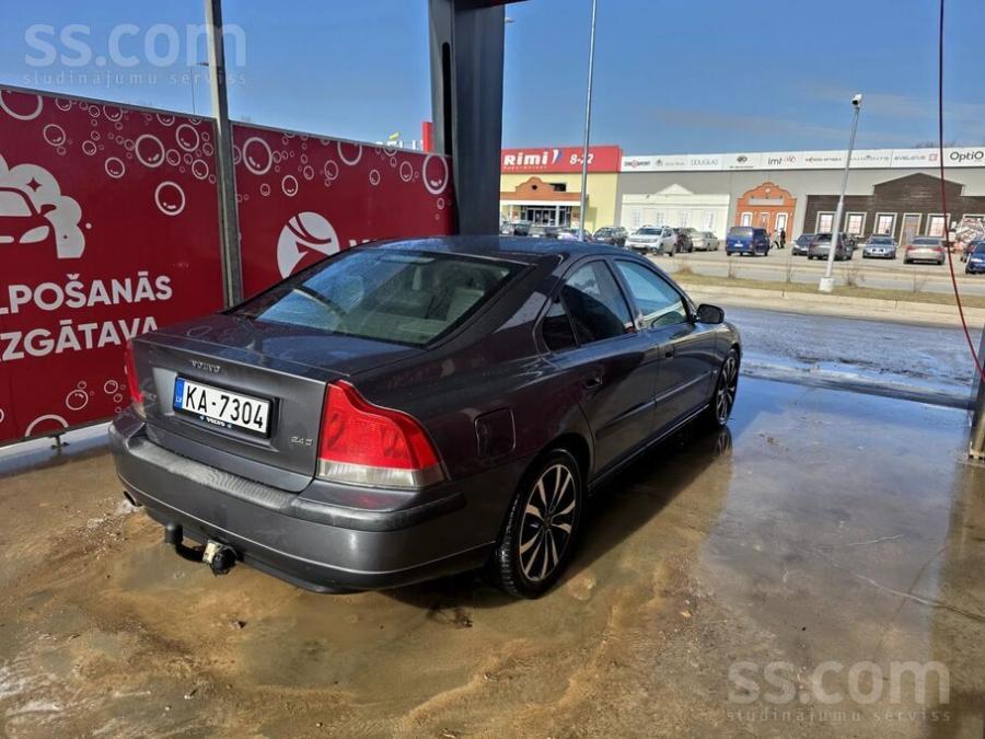Pelēks Volvo S60 2004 Jēkabpils, ar dzinēja tilpumu 2.40 L un nobraukumu 366 tūkst. km par 1500 €, foto 3 vietnē AUTOMOTO.COM.LV