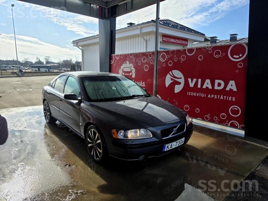 Pelēks Volvo S60 2004 Jēkabpils, ar dzinēja tilpumu 2.40 L un nobraukumu 366 tūkst. km par 1500 €, foto 5 vietnē AUTOMOTO.COM.LV