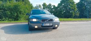 Pelēks Volvo S60 2004 Kupiškis, ar dzinēja tilpumu 2.40 L un nobraukumu 350 tūkst. km par 1550 €, foto  vietnē AUTOMOTO.COM.LV